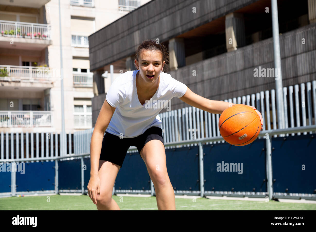 Girl bouncing ball hi-res stock photography and images - Alamy