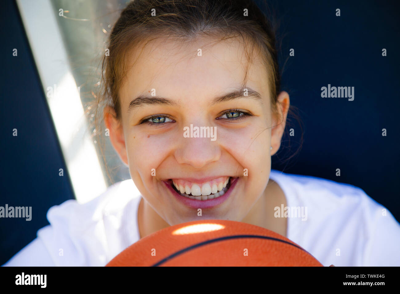Female teenage basketball player hi-res stock photography and images ...