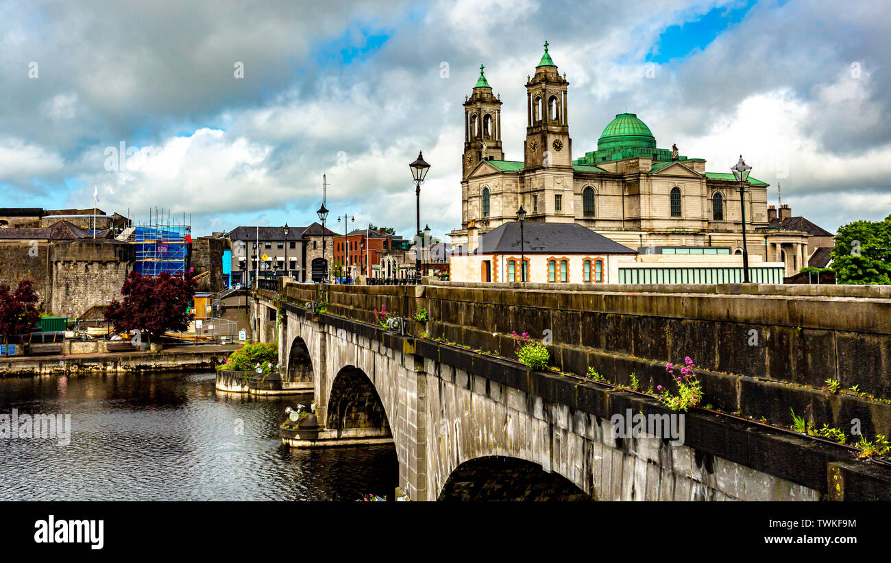 Beautiful view of the city of Athlone with its bridge over the river ...