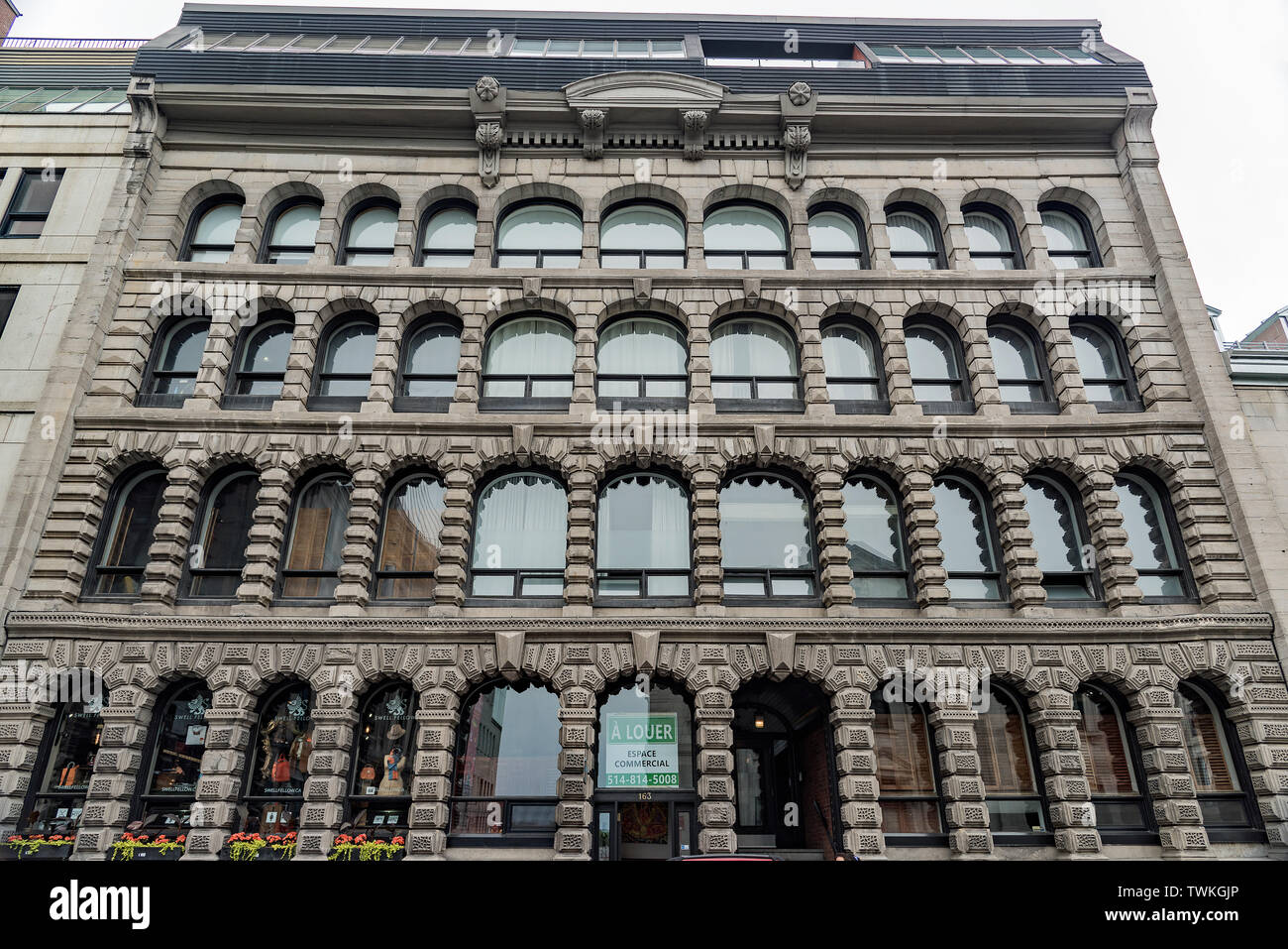 Montreal old buildings hi-res stock photography and images - Alamy