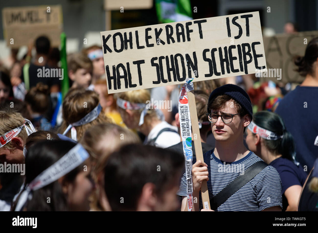 Aachen, Germany. 21st June, 2019. Young participants of the climate ...