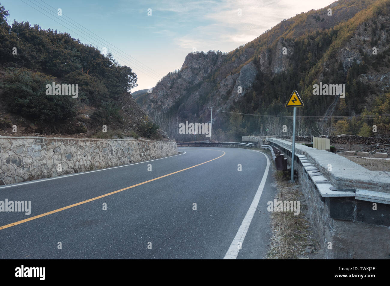 Asphalt road with traffic signs in valley on plateau Stock Photo - Alamy