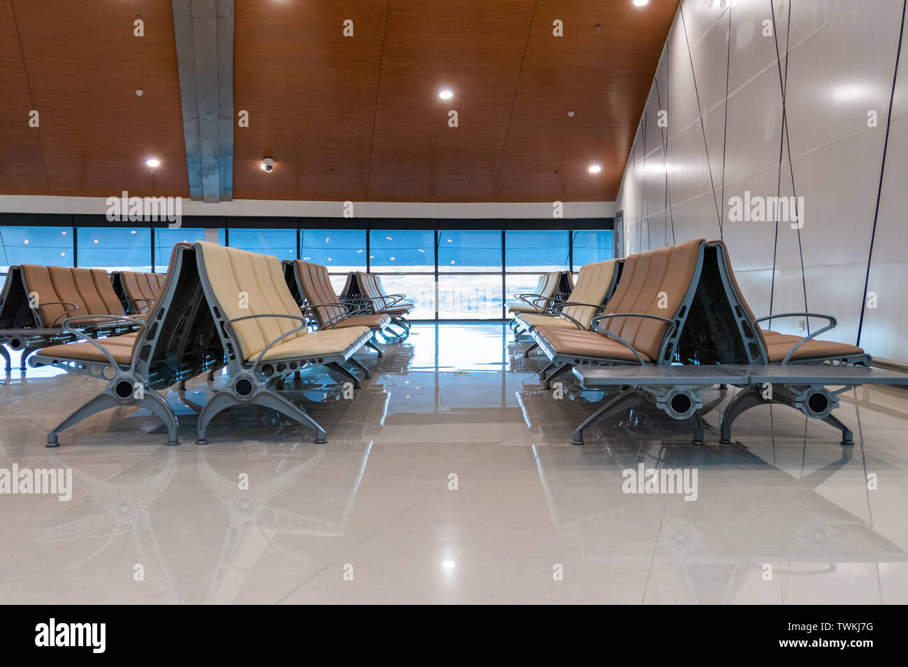 Rows of seat in modern airport lounge Stock Photo - Alamy
