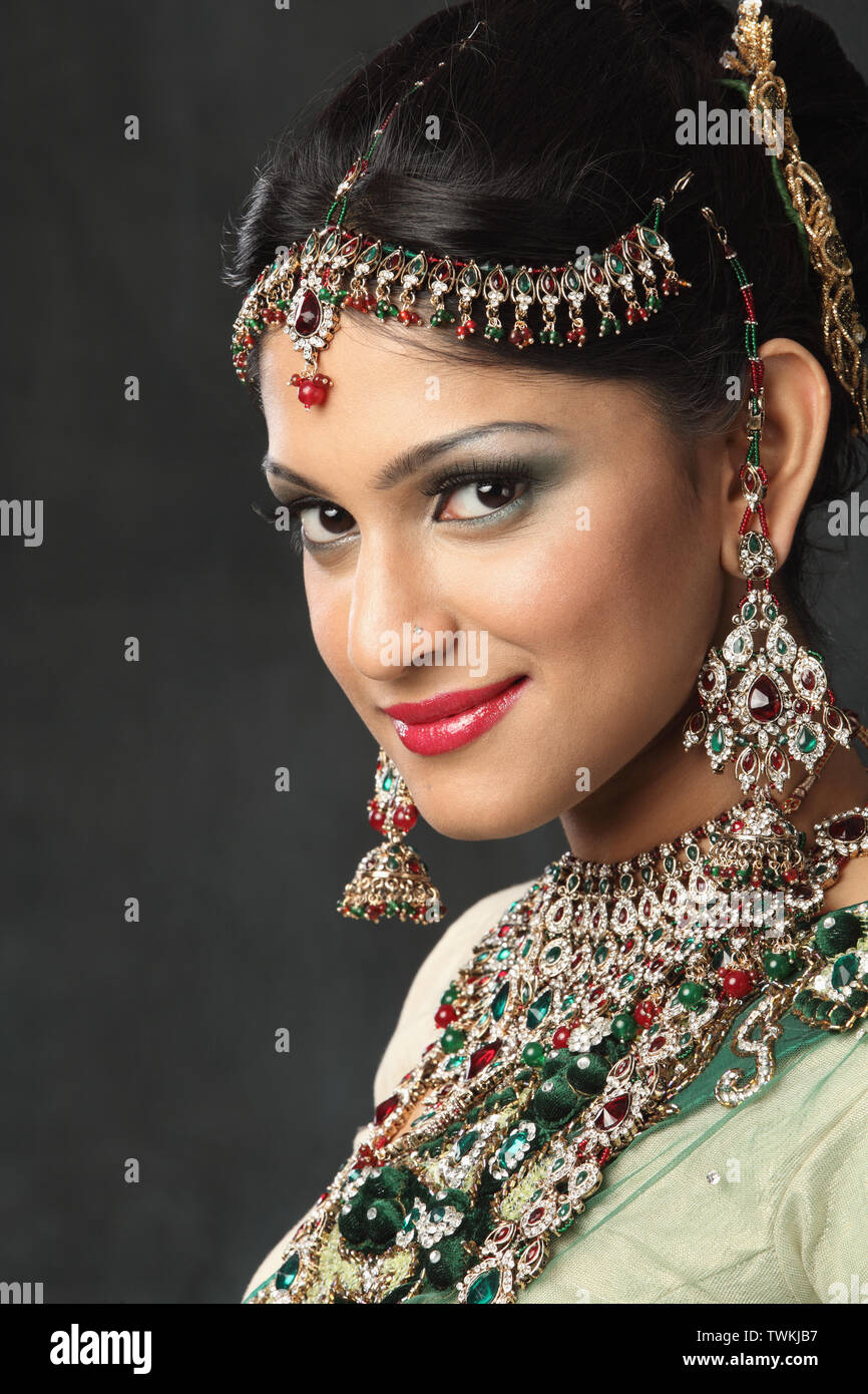 Portrait of an Indian bride Stock Photo - Alamy