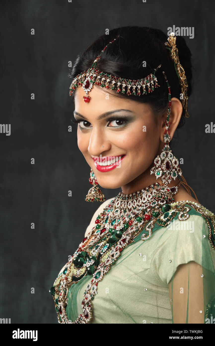 Portrait of an Indian bride Stock Photo - Alamy