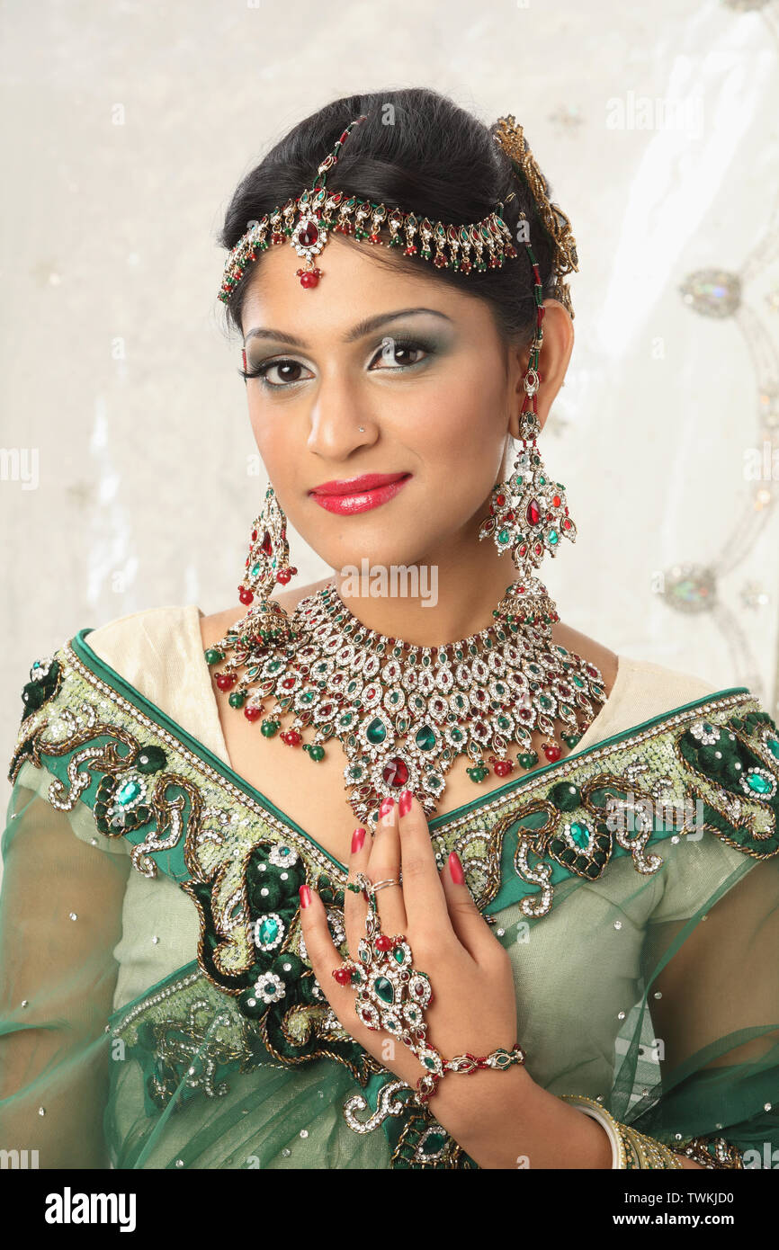Portrait of an Indian bride Stock Photo - Alamy