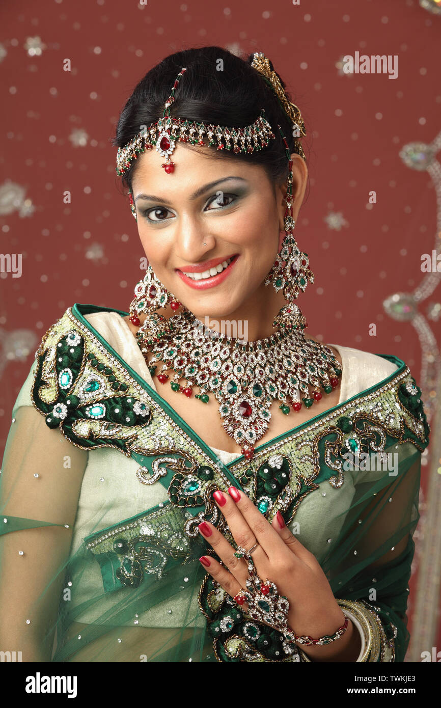 Portrait of an Indian bride Stock Photo - Alamy
