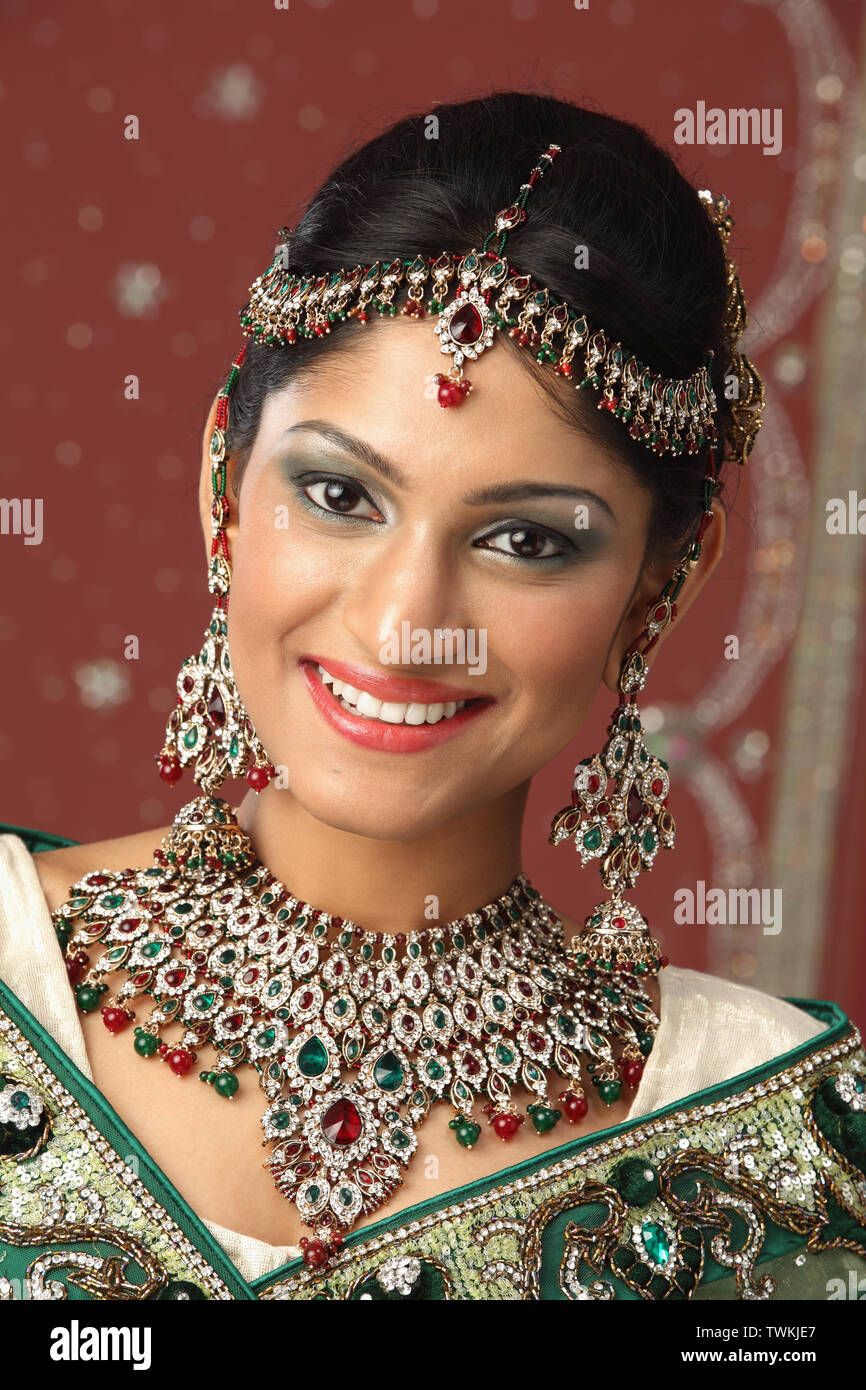 Portrait of an Indian bride smiling Stock Photo - Alamy