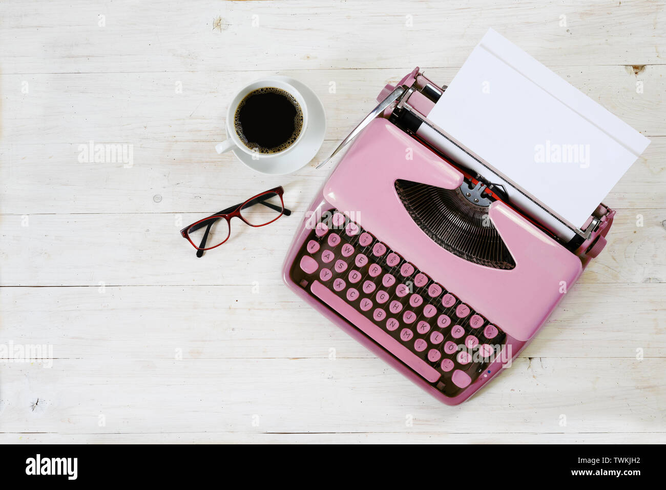 Vintage typewriter 1950s desk hi-res stock photography and images - Alamy