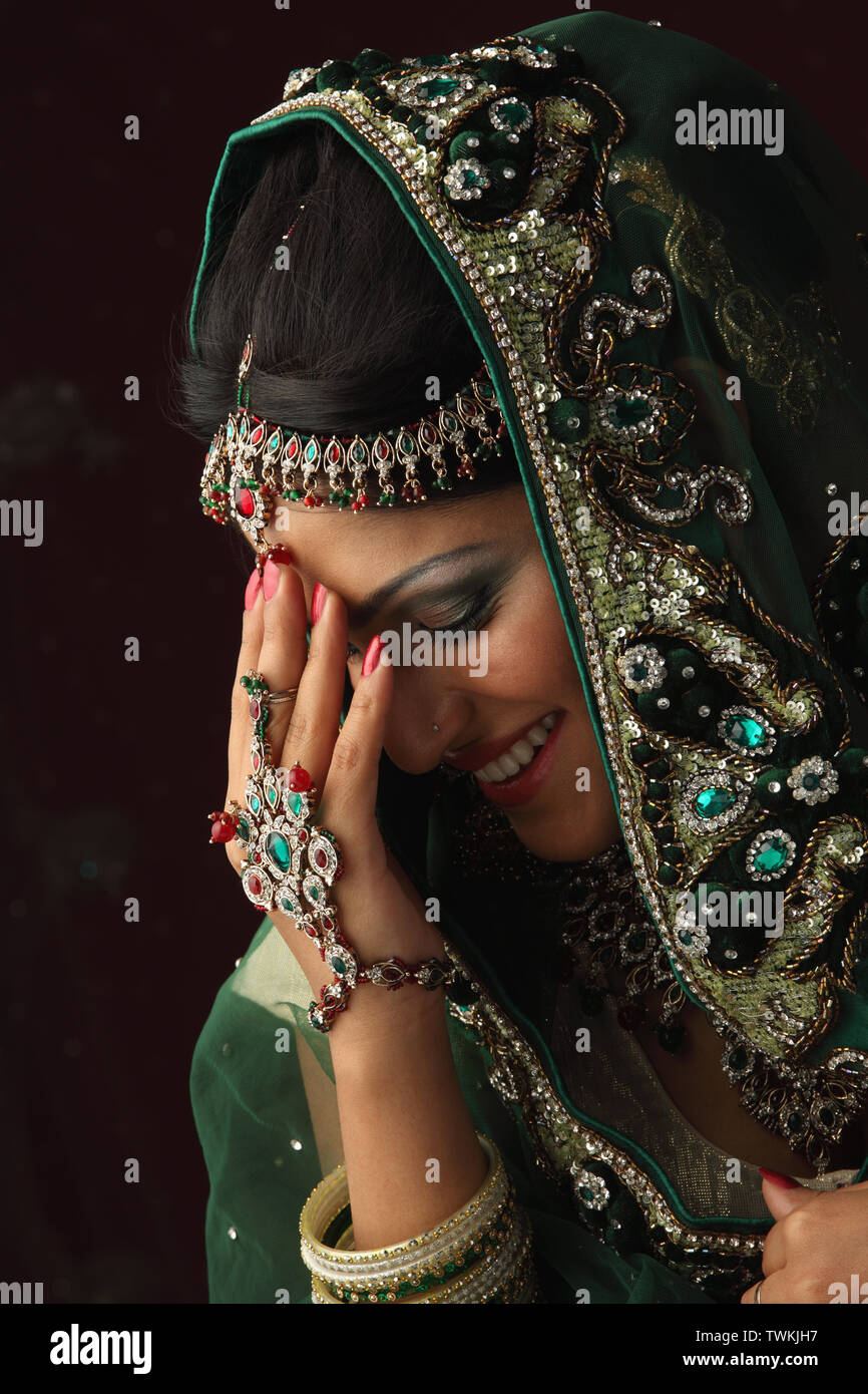 Close up of an Indian bride smiling Stock Photo - Alamy