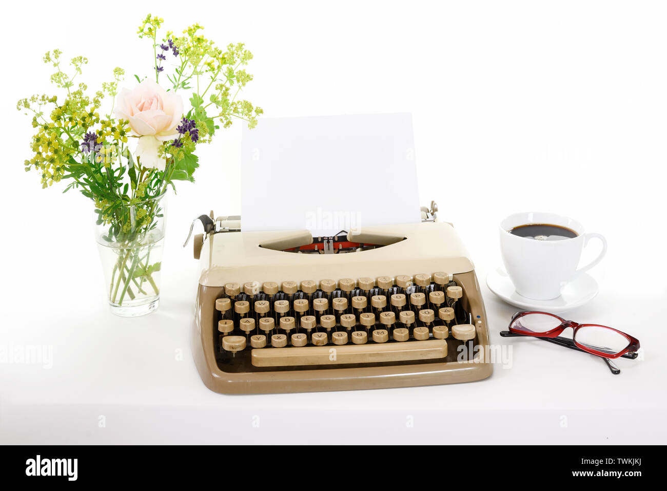 Vintage typewriter 1950s desk hi-res stock photography and images - Alamy