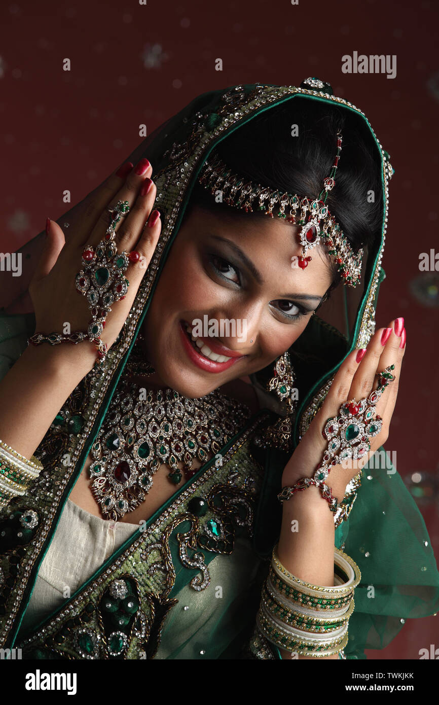 Portrait of an Indian bride Stock Photo - Alamy