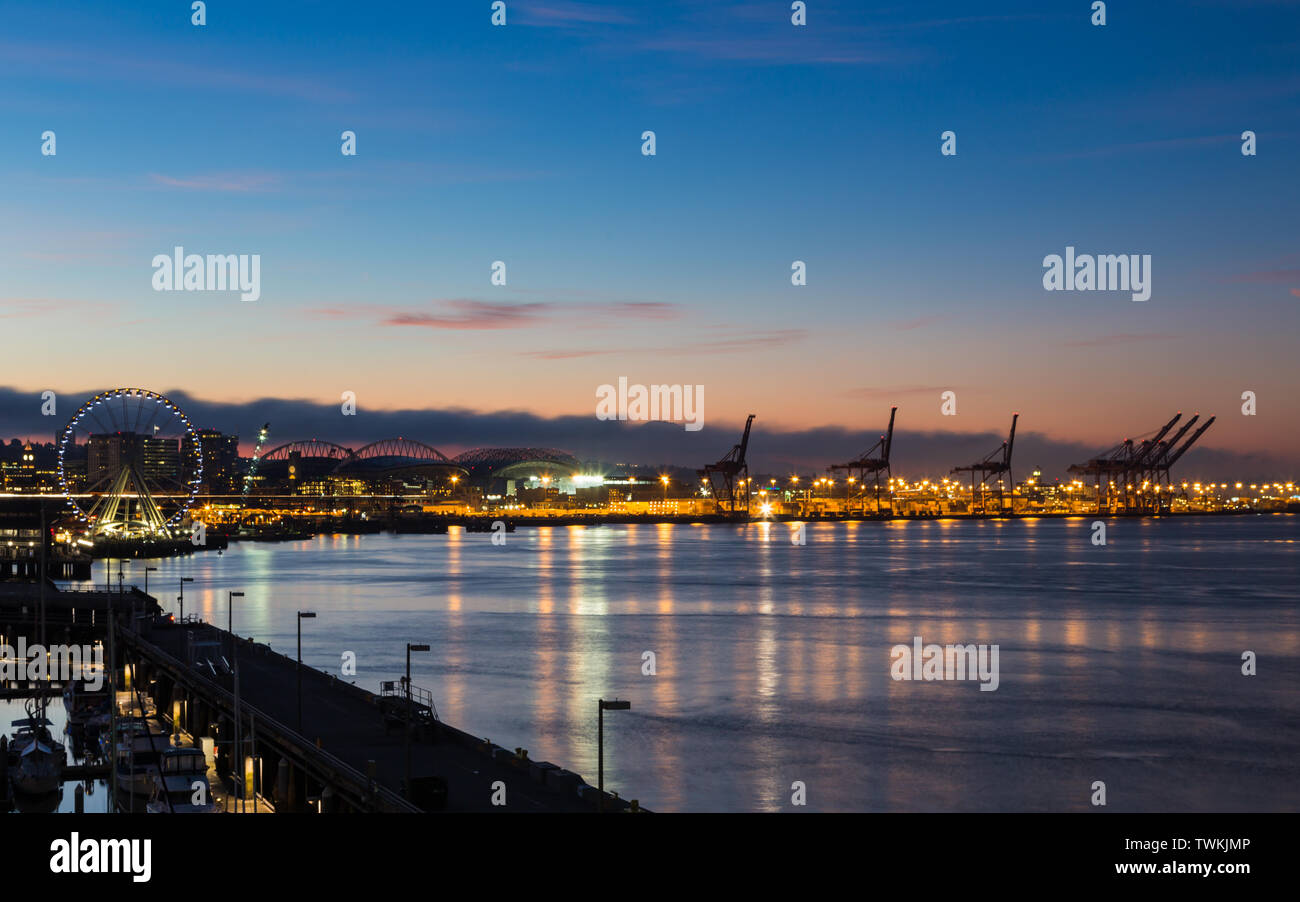 Sunrise view of the Seattle waterfront Stock Photo - Alamy