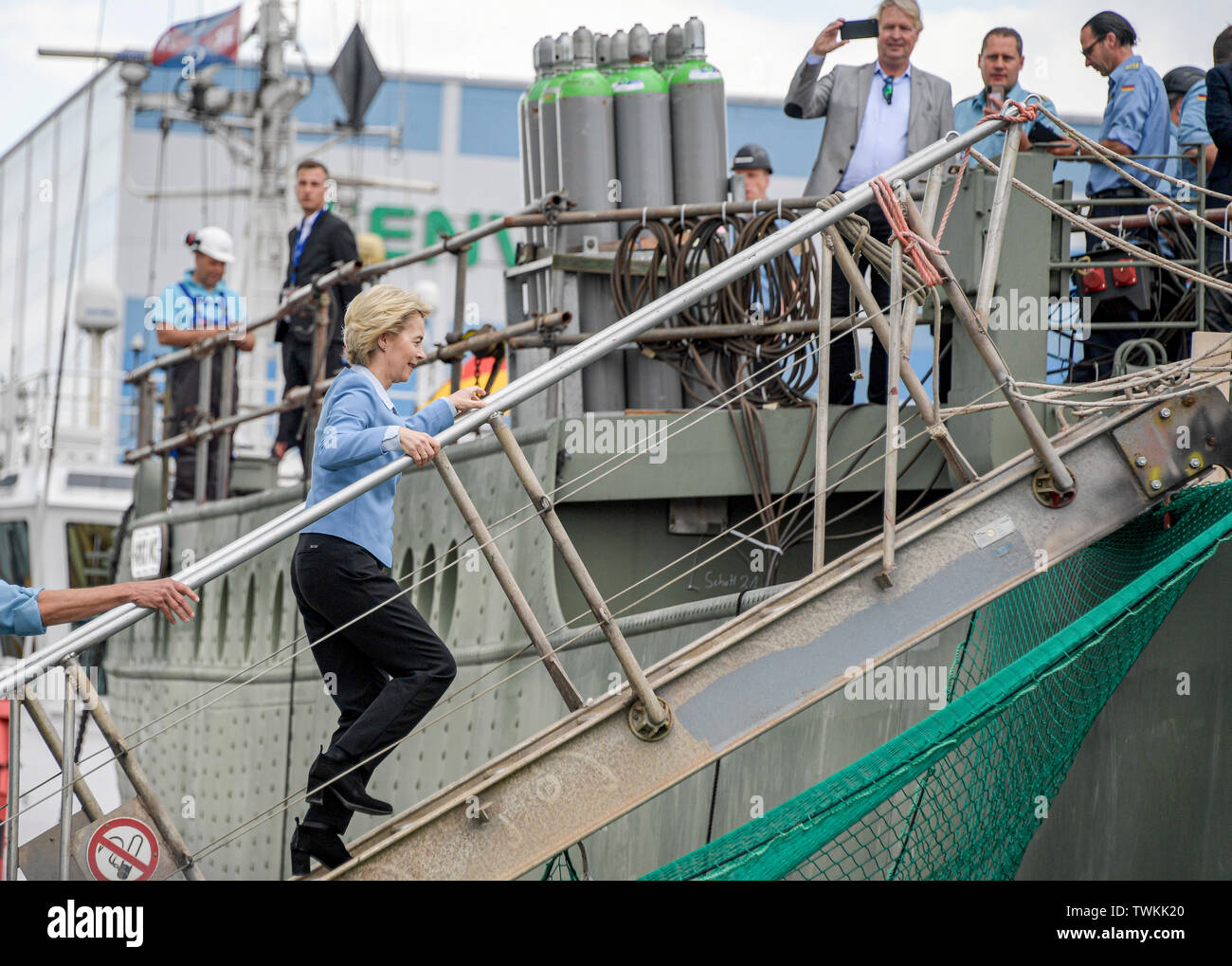 Bremerhaven, Germany. 21st June, 2019. Ursula von der Leyen (M, CDU ...