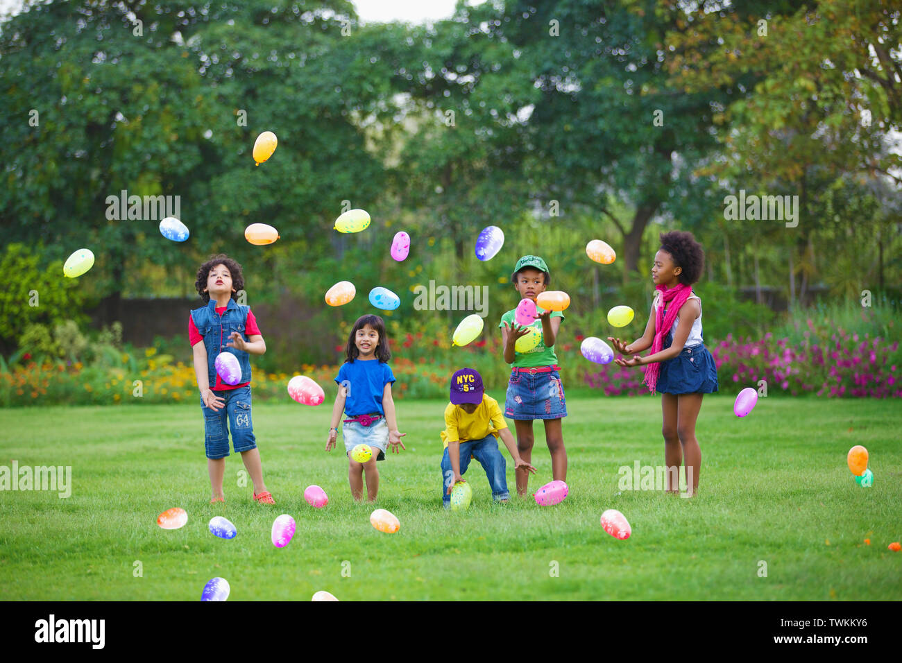 Children playing with balloons Stock Photo - Alamy