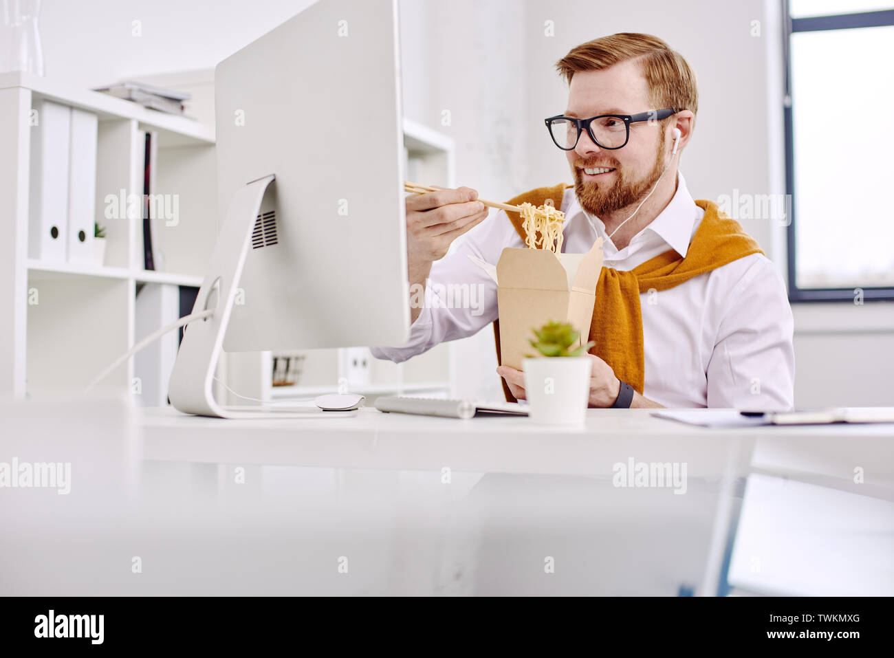 Healthy snack computer work hi-res stock photography and images - Alamy