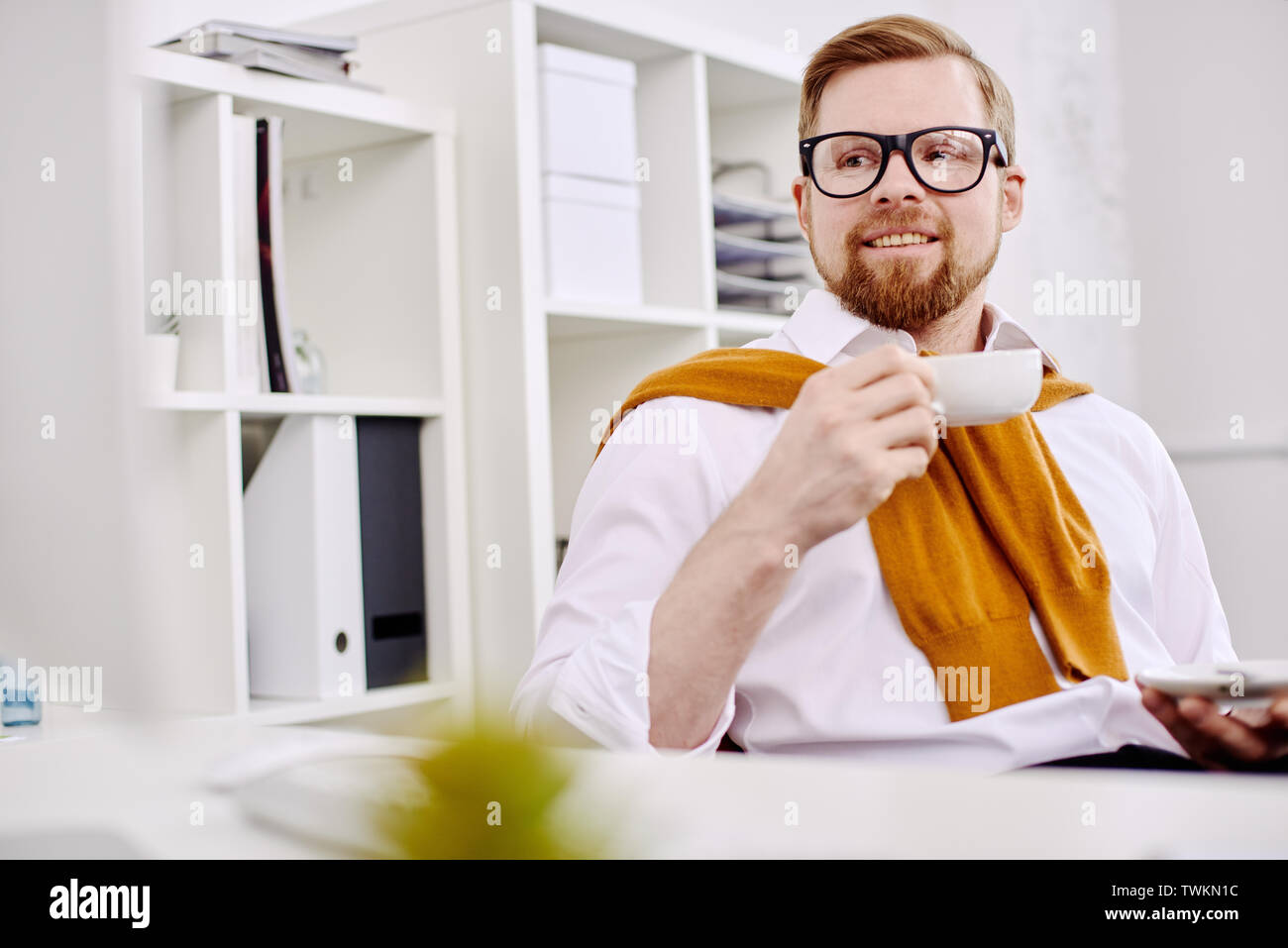 Tea break office hi-res stock photography and images - Alamy