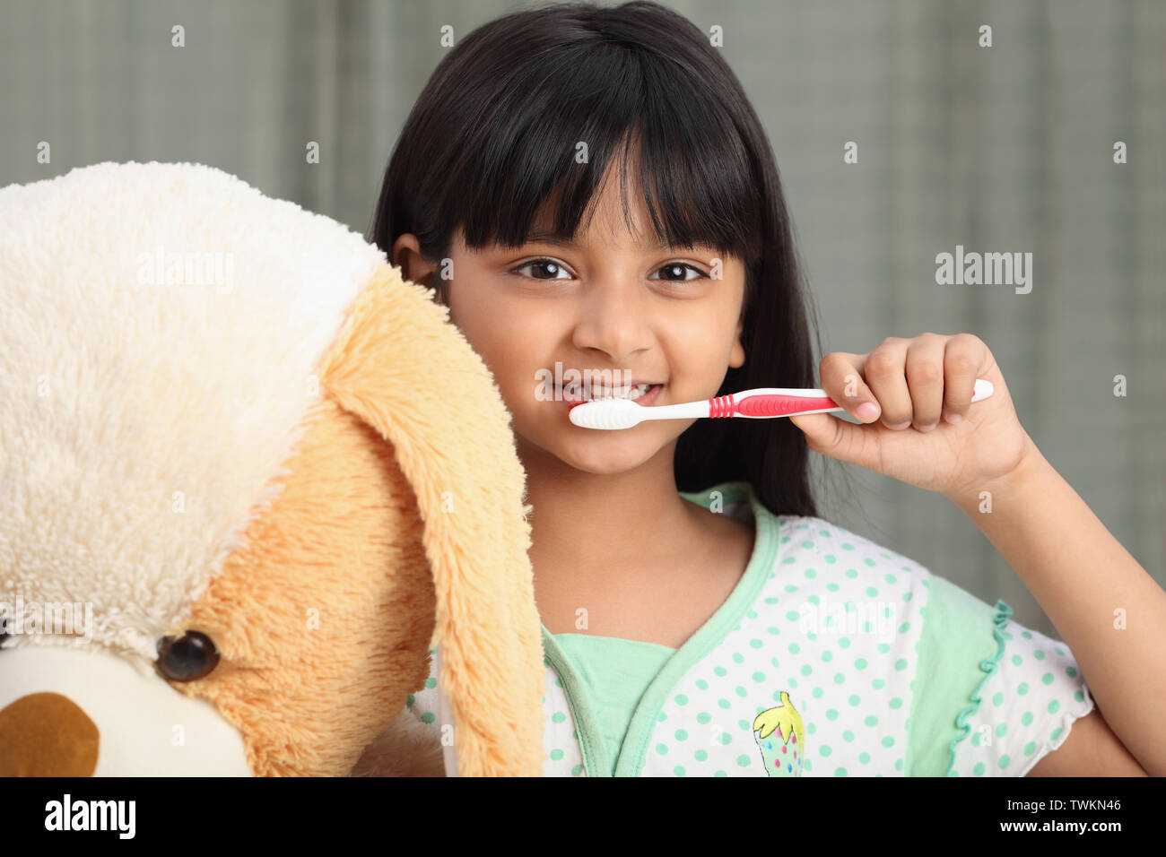 Portrait of a girl brushing her teeth Stock Photo - Alamy