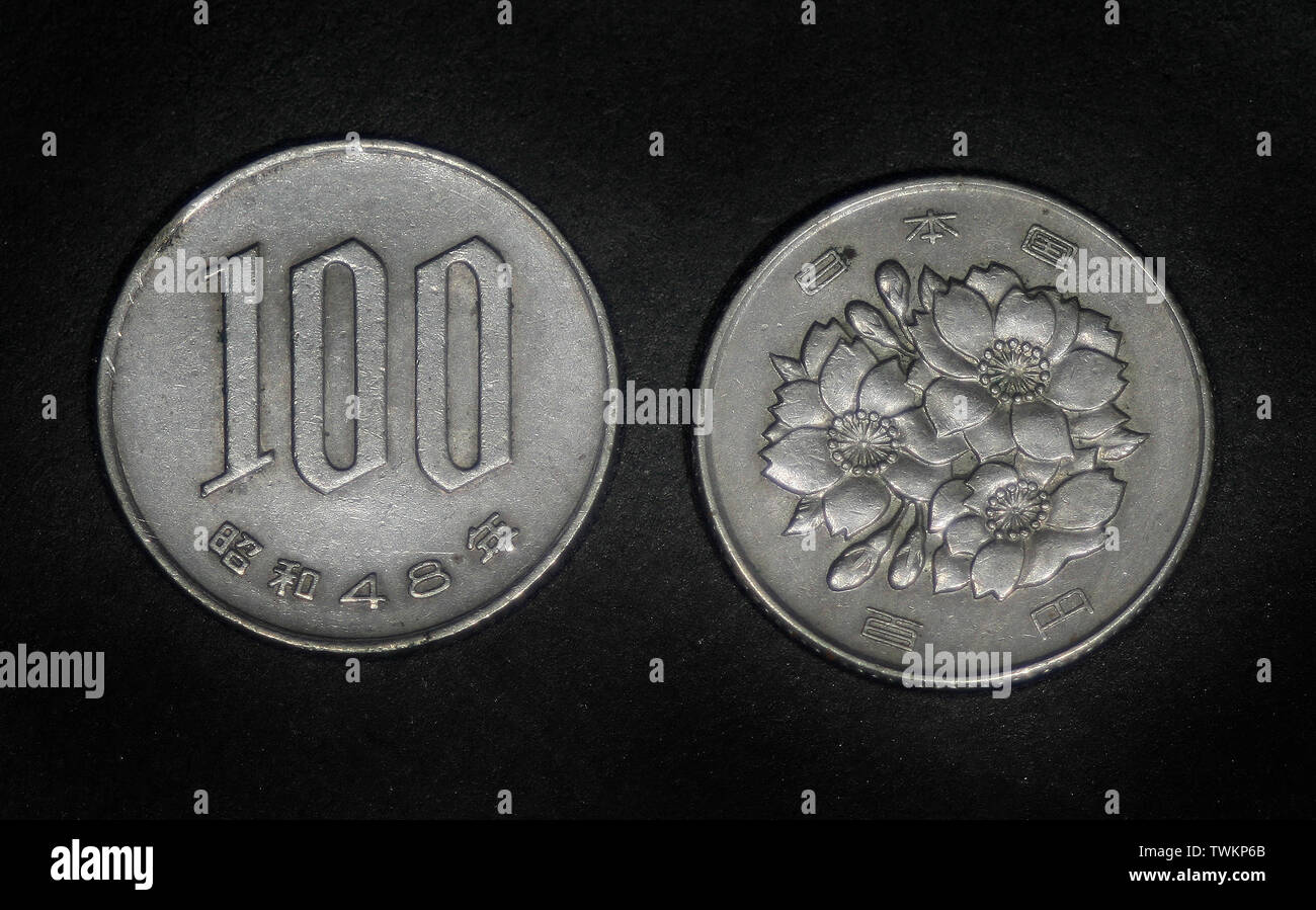 100 yen hi-res stock photography and images - Alamy
