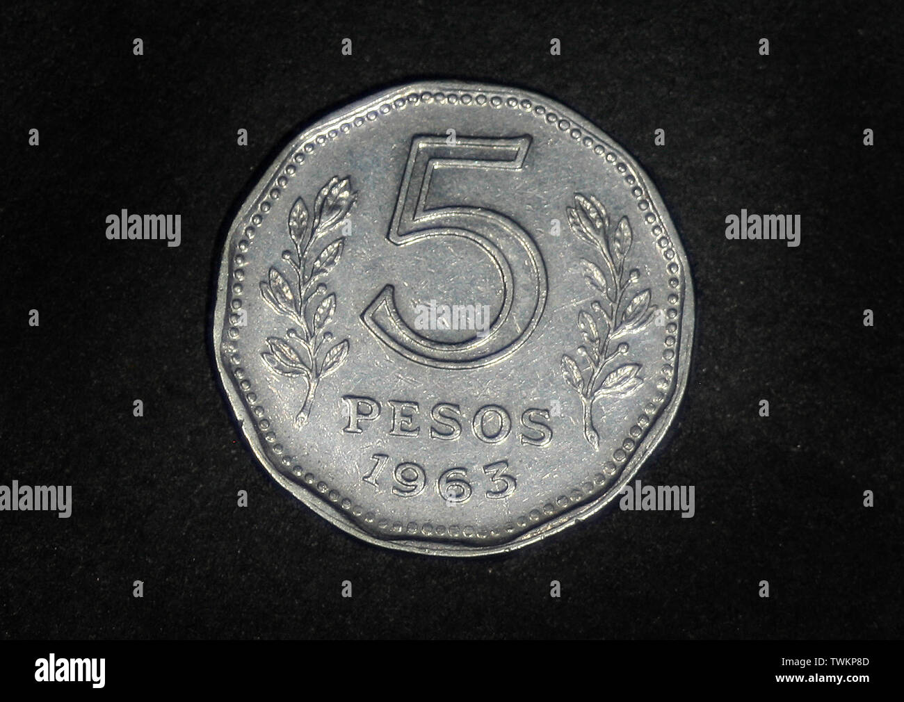 Five peso coins hi-res stock photography and images - Alamy