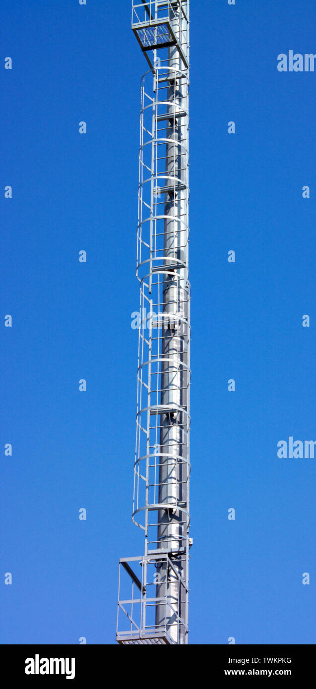 Work lighting mast hi-res stock photography and images - Alamy