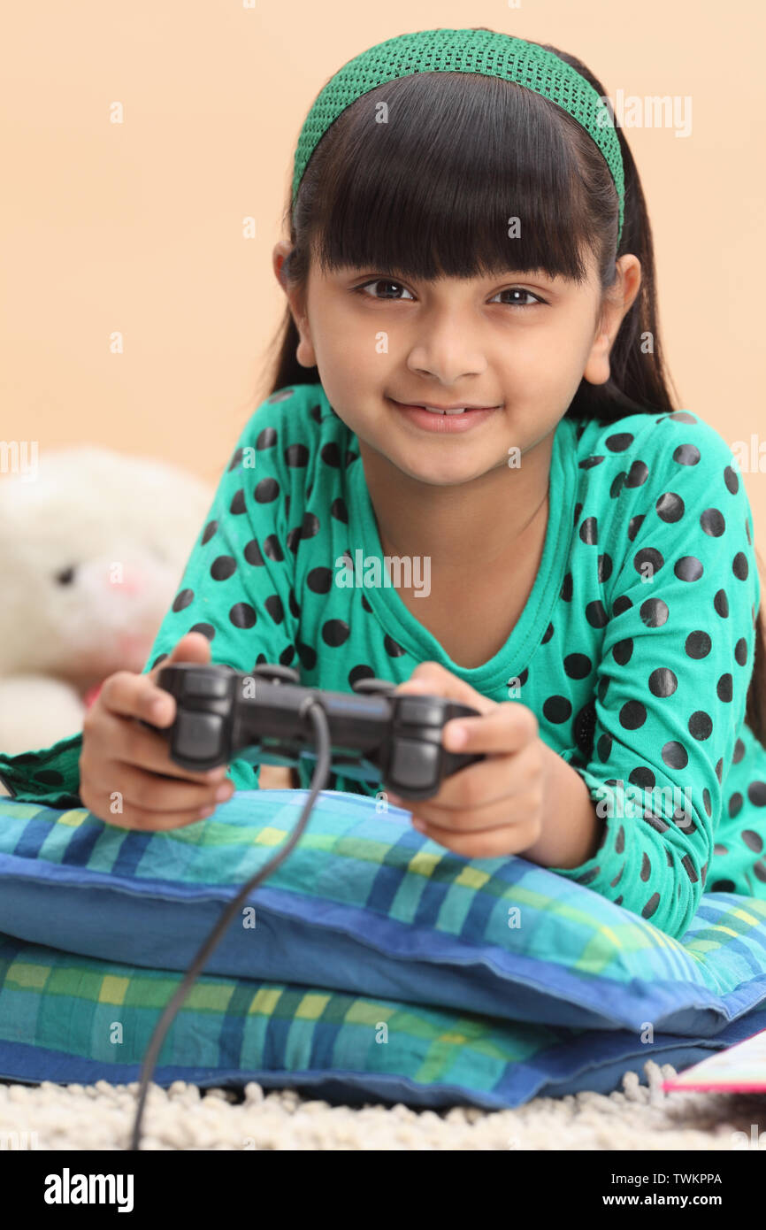 Girl playing video game Stock Photo - Alamy