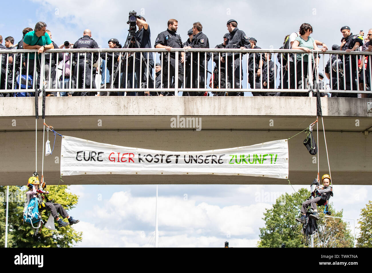 Aachen, Germany. 21st June, 2019. Two children have roped down from a ...