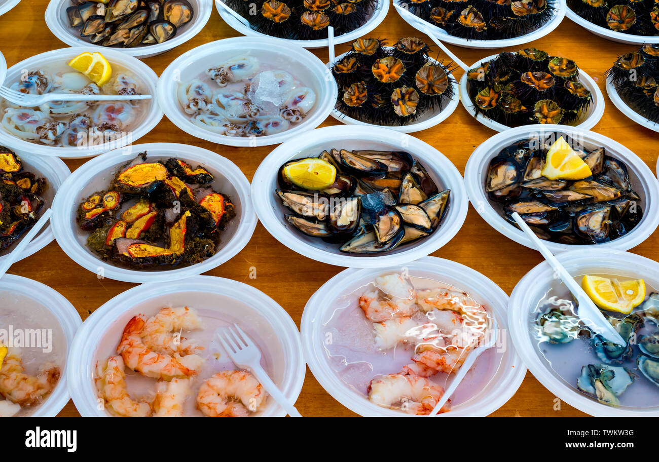 Oyster sponge hi-res stock photography and images - Alamy