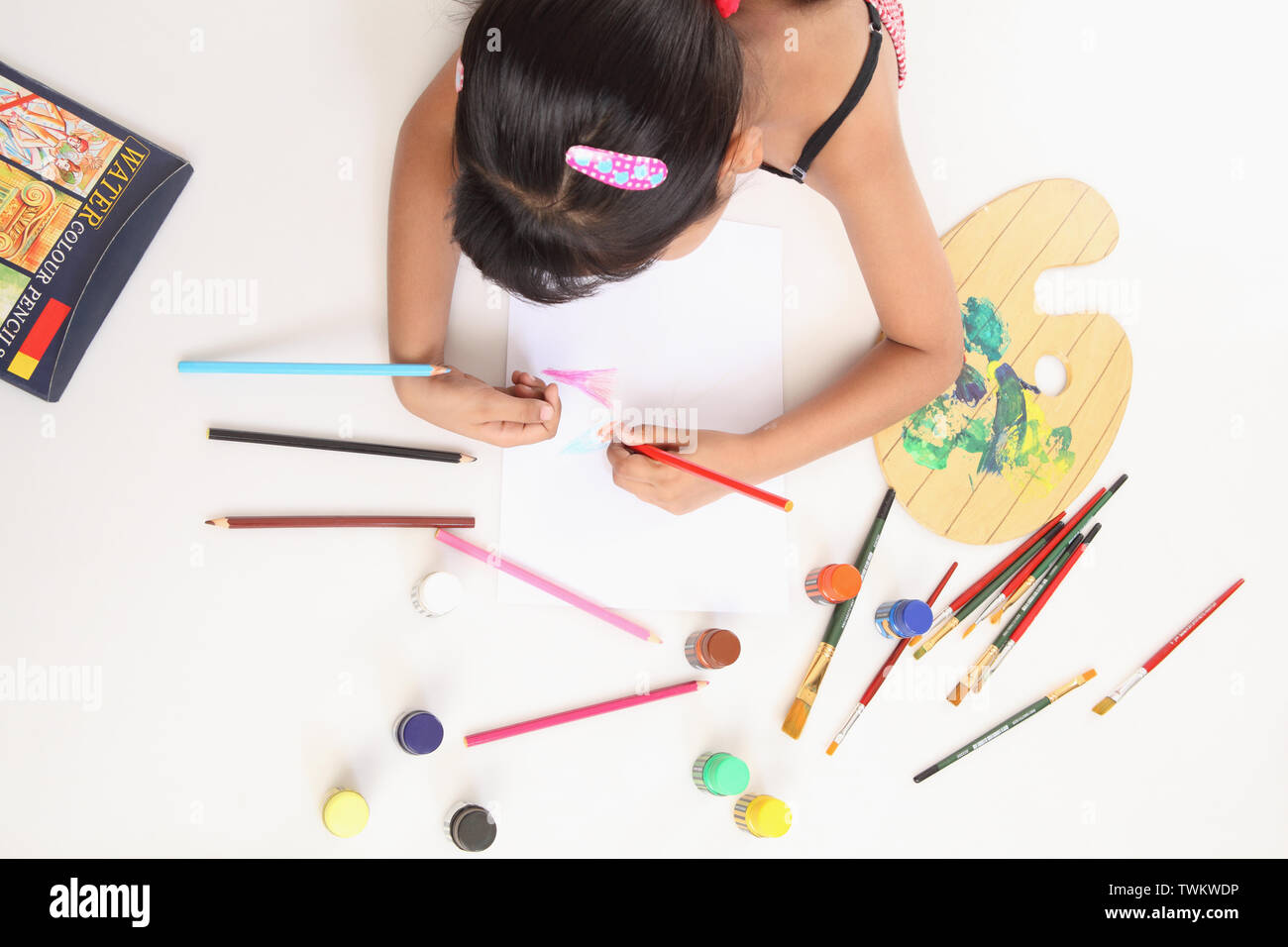Indian child girl student drawing hi-res stock photography and images ...