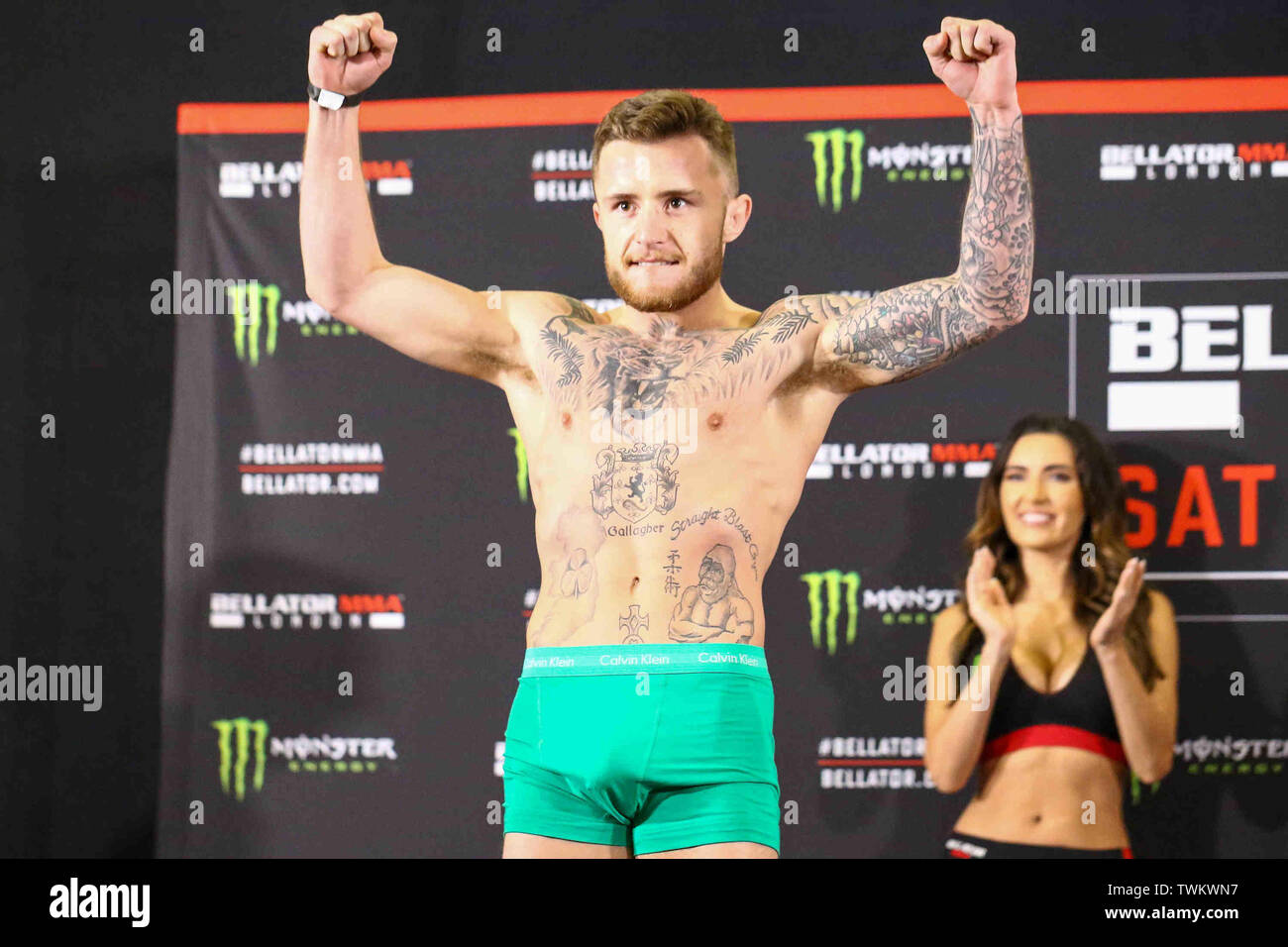 James scales hi-res stock photography and images - Alamy