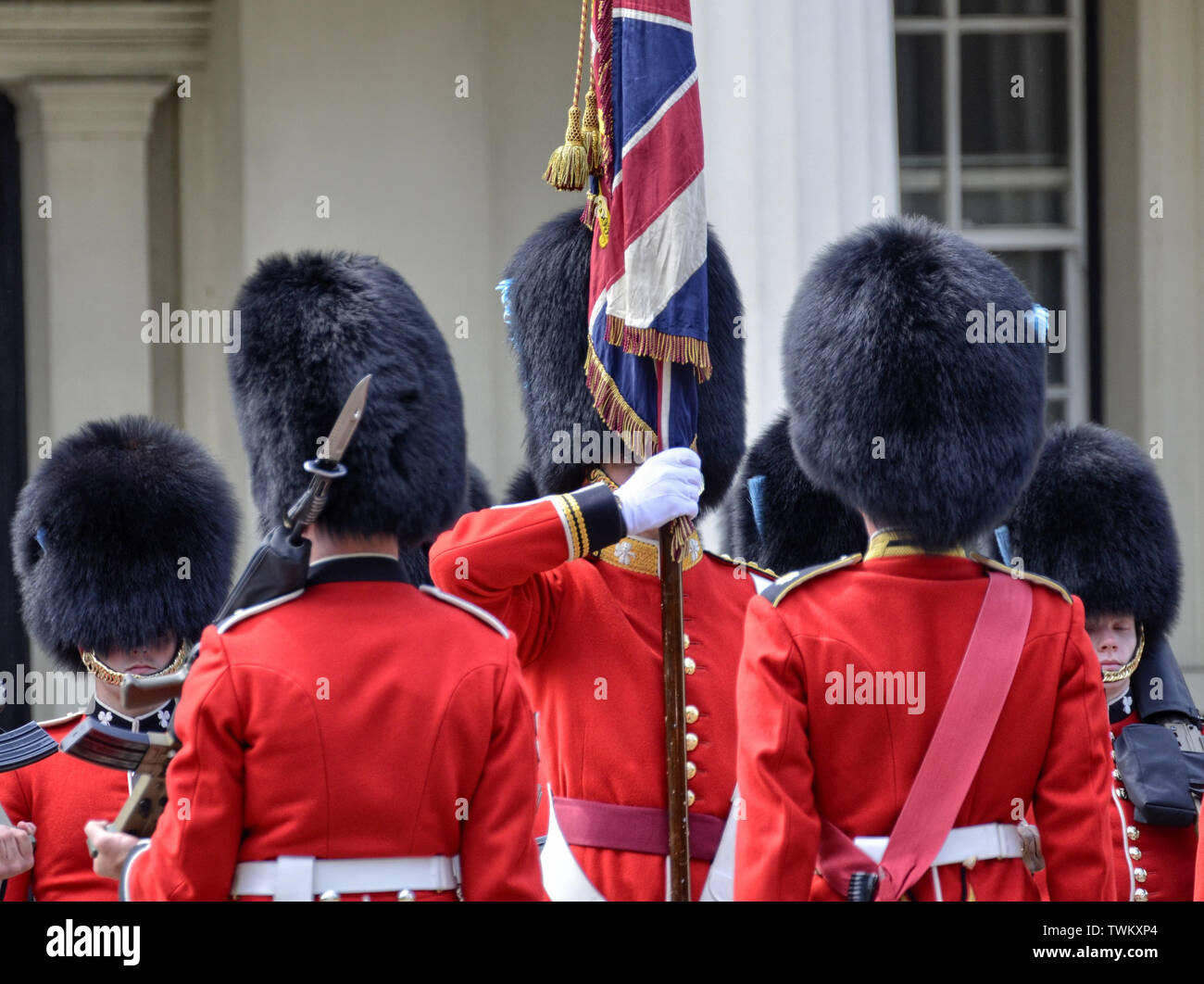 Buckingham palace guard close up hi-res stock photography and images ...