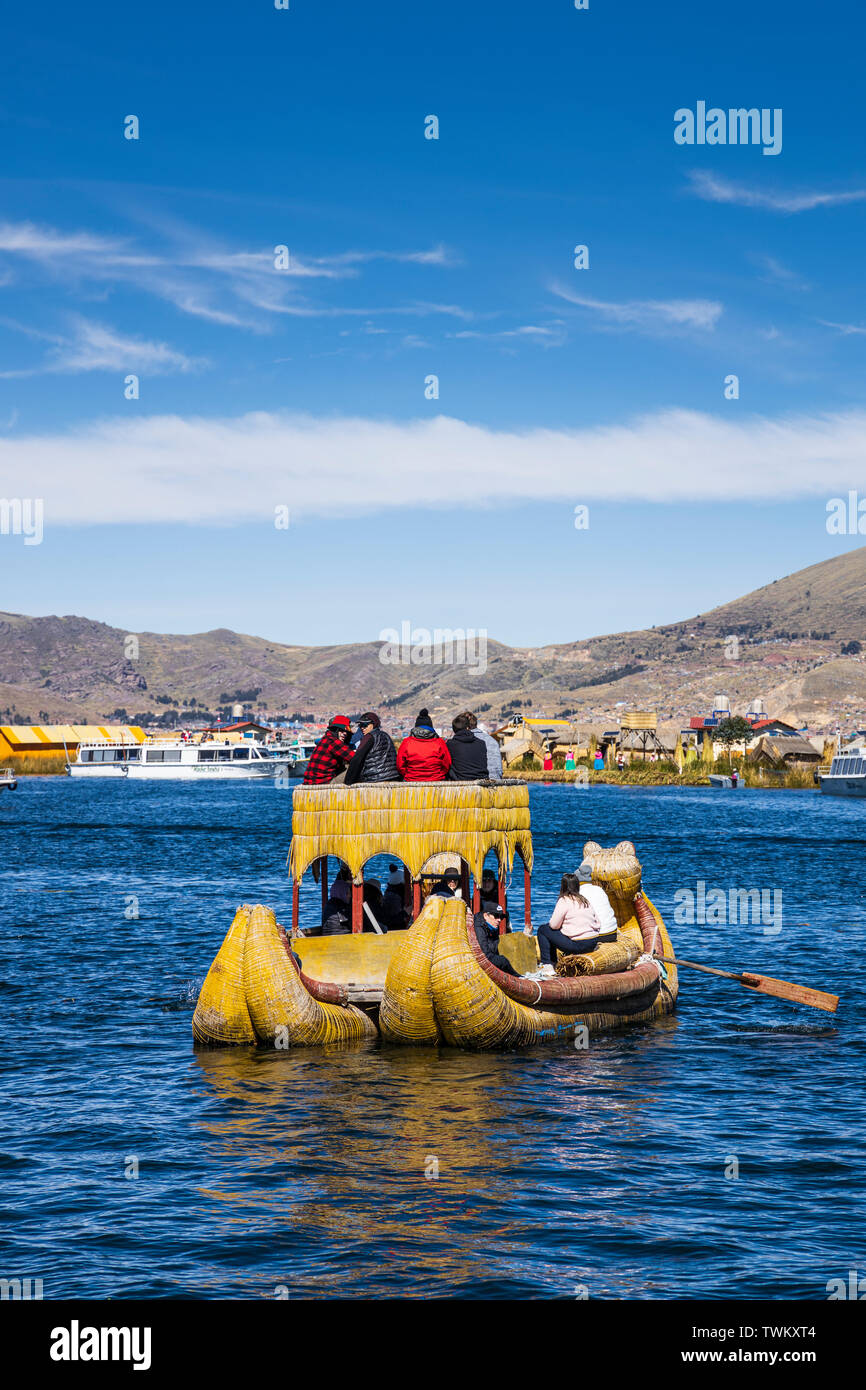 Rowing a reed boat between the Uros islands, reed floating islands on ...