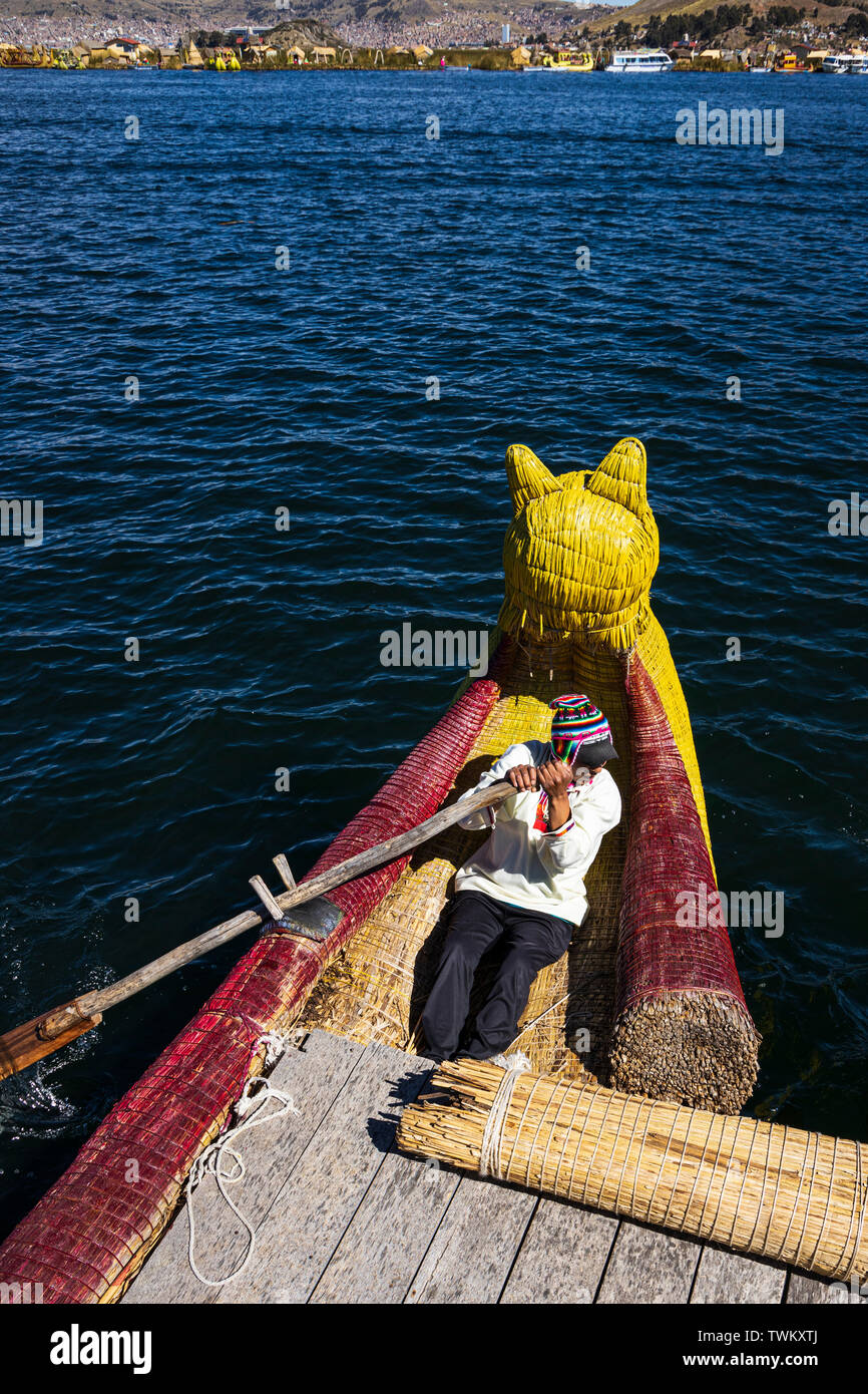 Rowing a reed boat between the Uros islands, reed floating islands on ...