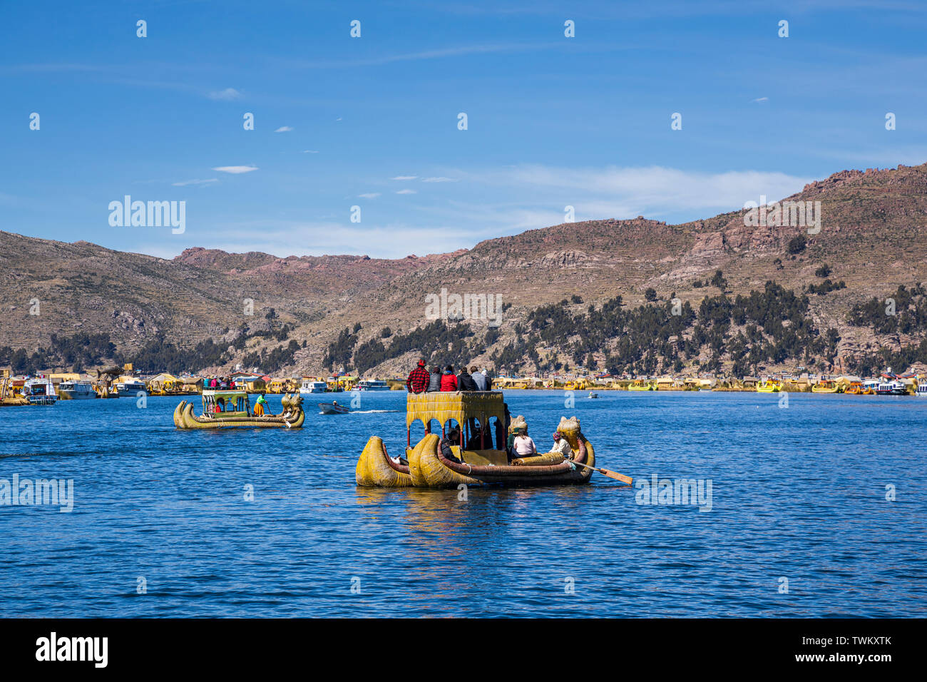 Rowing a reed boat between the Uros islands, reed floating islands on ...