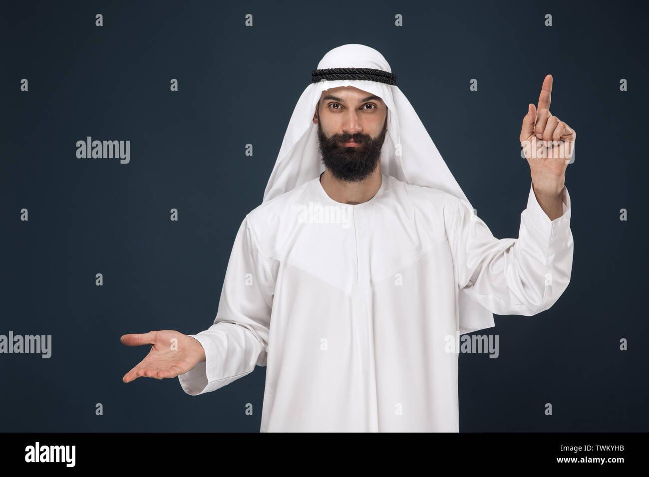Saudi Man High Resolution Stock Photography and Images - Alamy