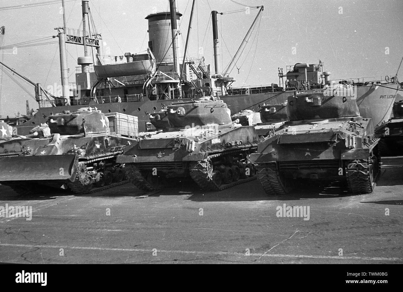 US ARMY in Süd Korea 1955 Hafen Pusan Panzer M4A3 Sherman - US Army in ...