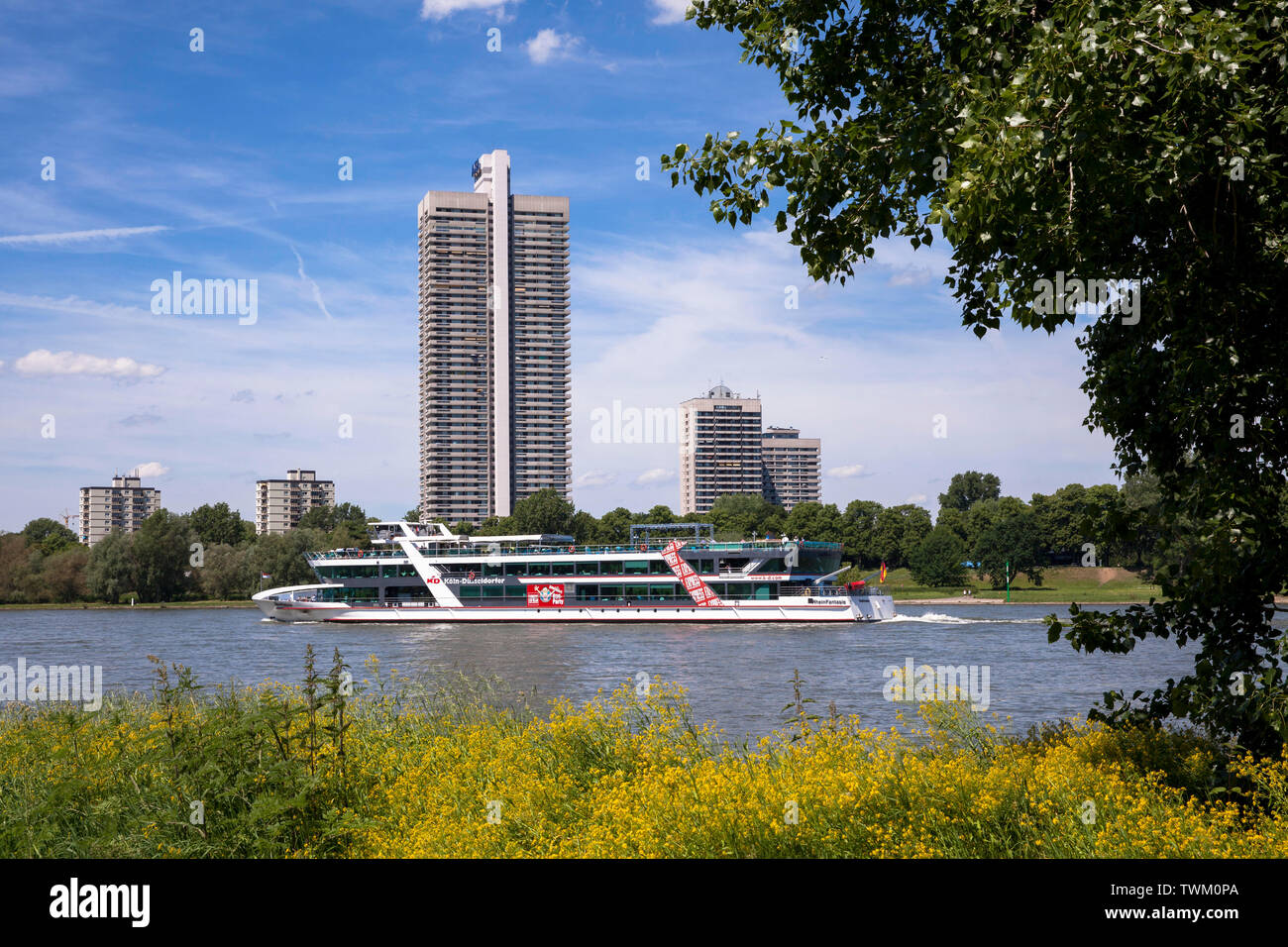 the skyscraper Colonia-House in the district Riehl, excursion ship ...