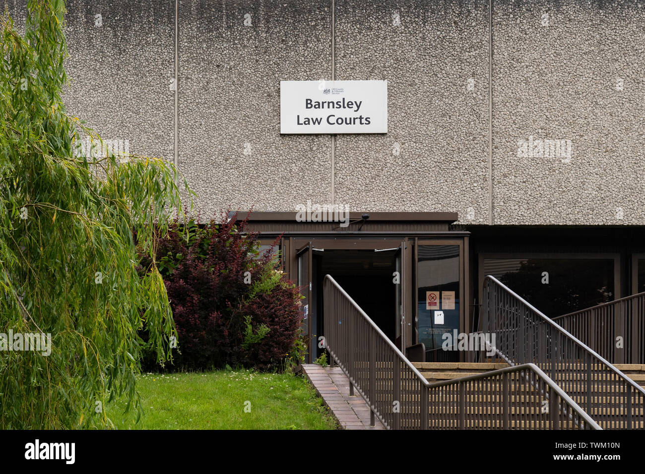 Barnsley court house hi-res stock photography and images - Alamy