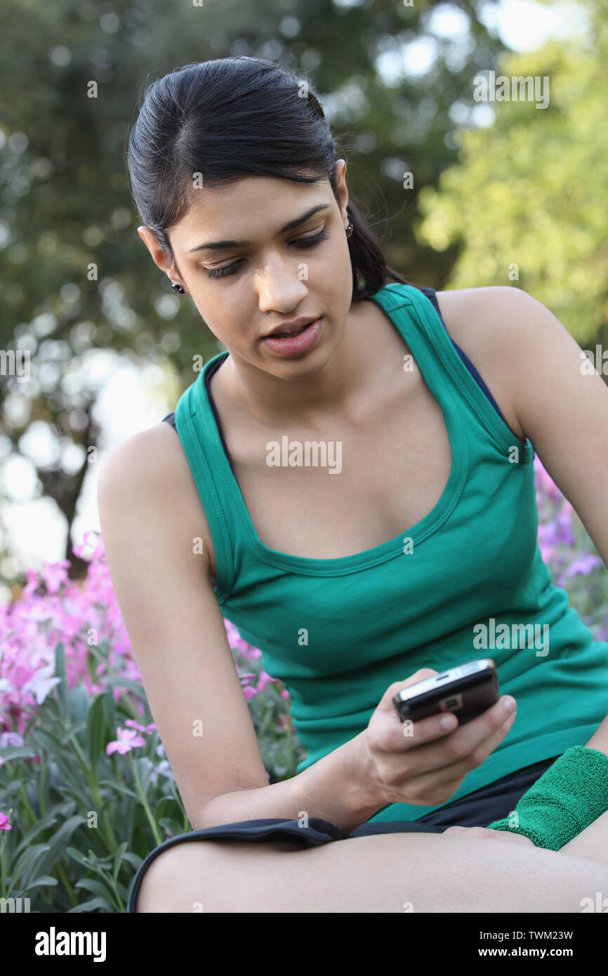 Woman text messaging Stock Photo - Alamy