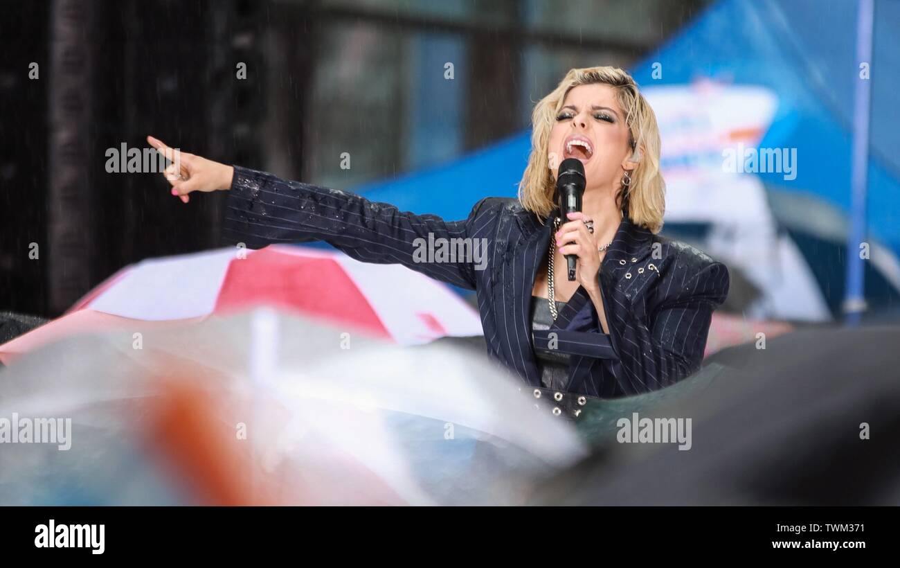 Bebe rexha live hi-res stock photography and images - Alamy