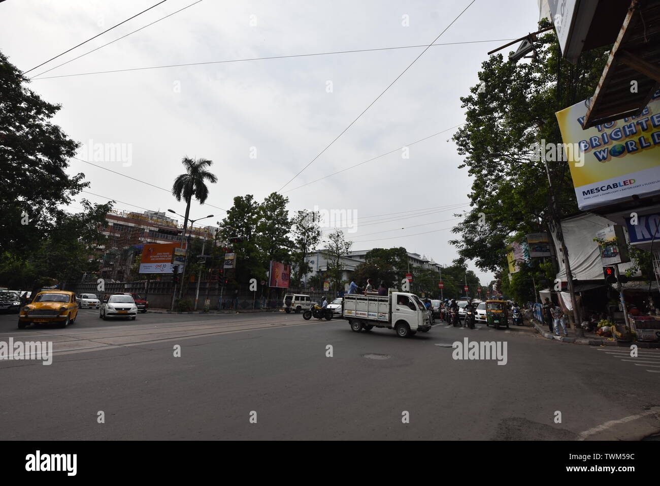 Kolkata, India. 15th June, 2019. Gurusaday Dutta road and Gariahat road ...