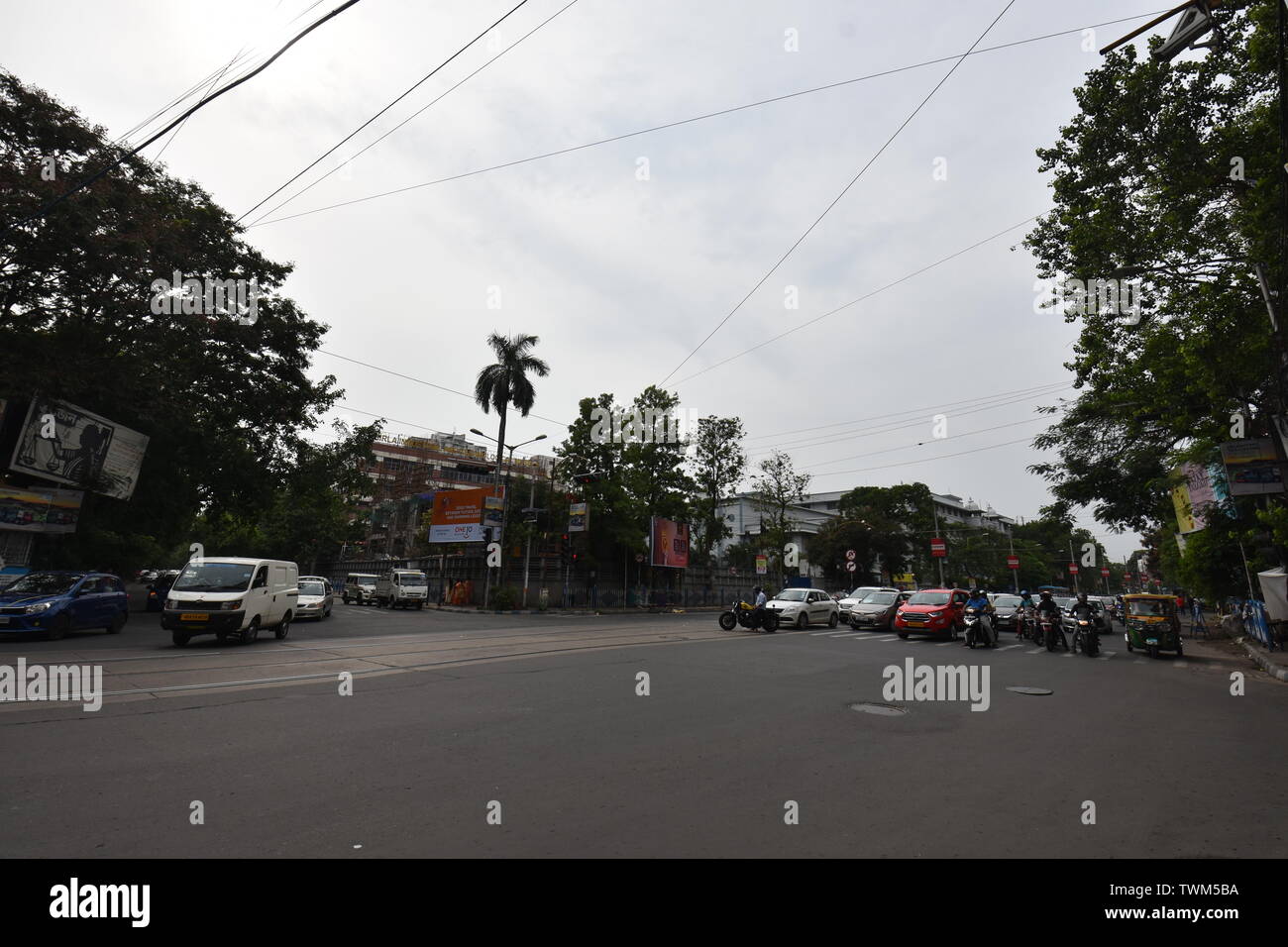 Kolkata, India. 15th June, 2019. Gurusaday Dutta road and Gariahat road ...