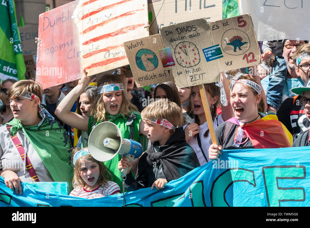 Fridays for future hi-res stock photography and images - Alamy