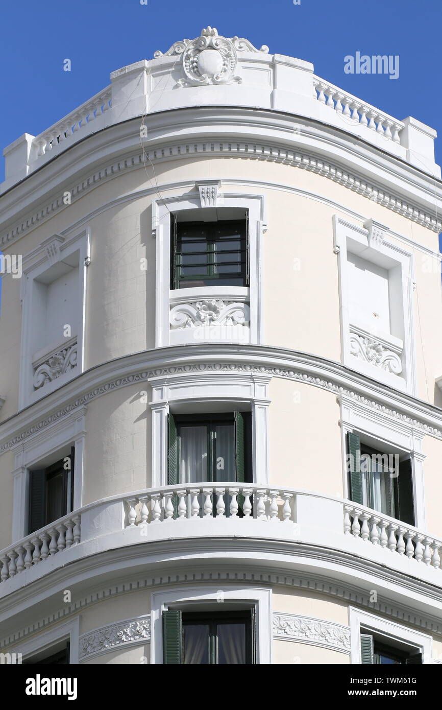 Building side view hi-res stock photography and images - Alamy