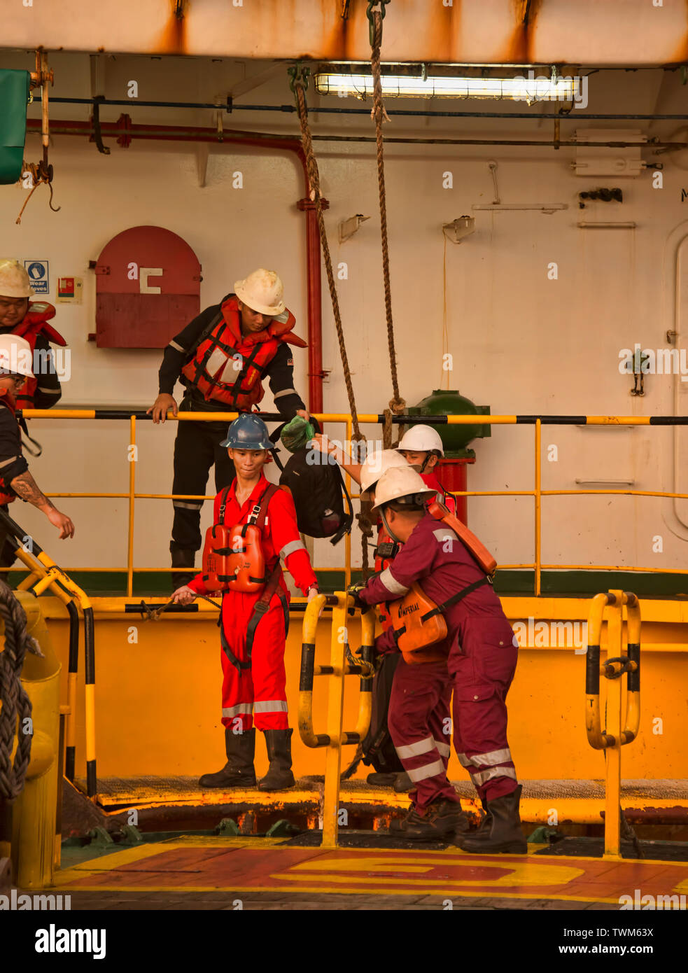Crew landing hi-res stock photography and images - Alamy