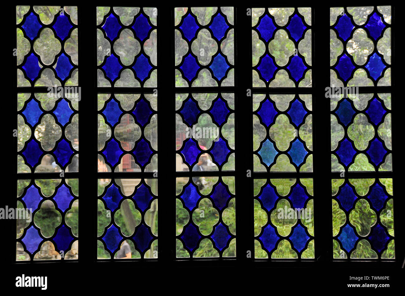 Chinese stained glass window hi-res stock photography and images - Alamy
