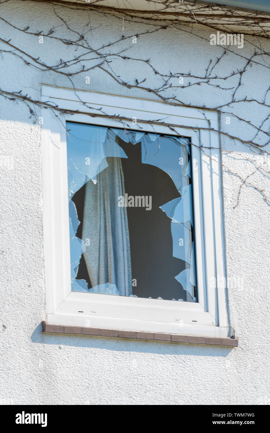 Cracked window in the old house Stock Photo - Alamy
