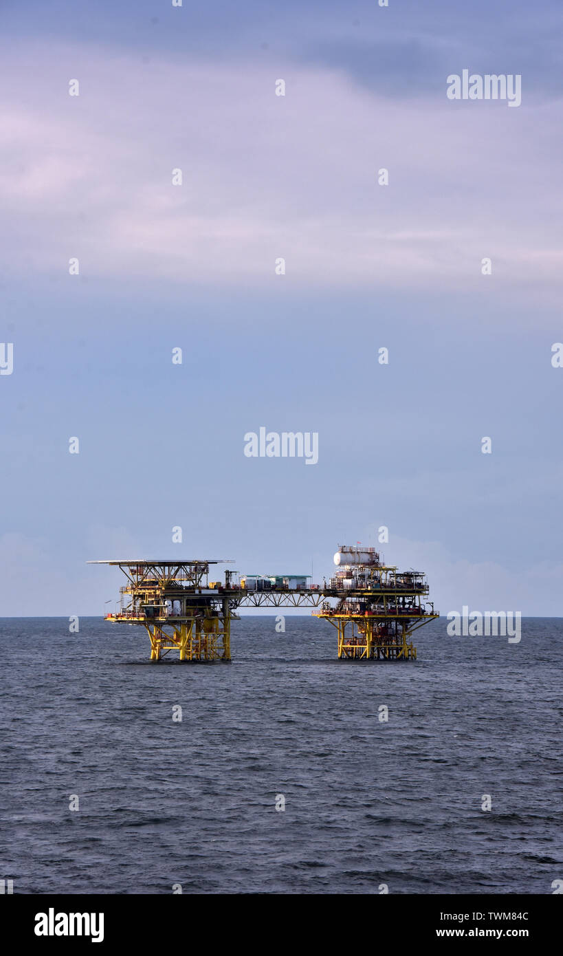 Platform engineering hi-res stock photography and images - Alamy