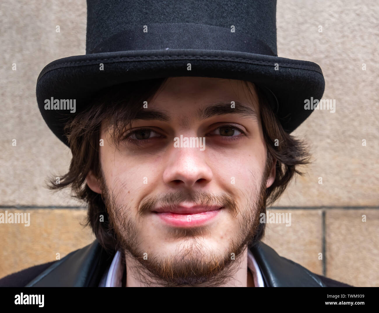 Victorian gentleman in a top hat hi-res stock photography and images ...