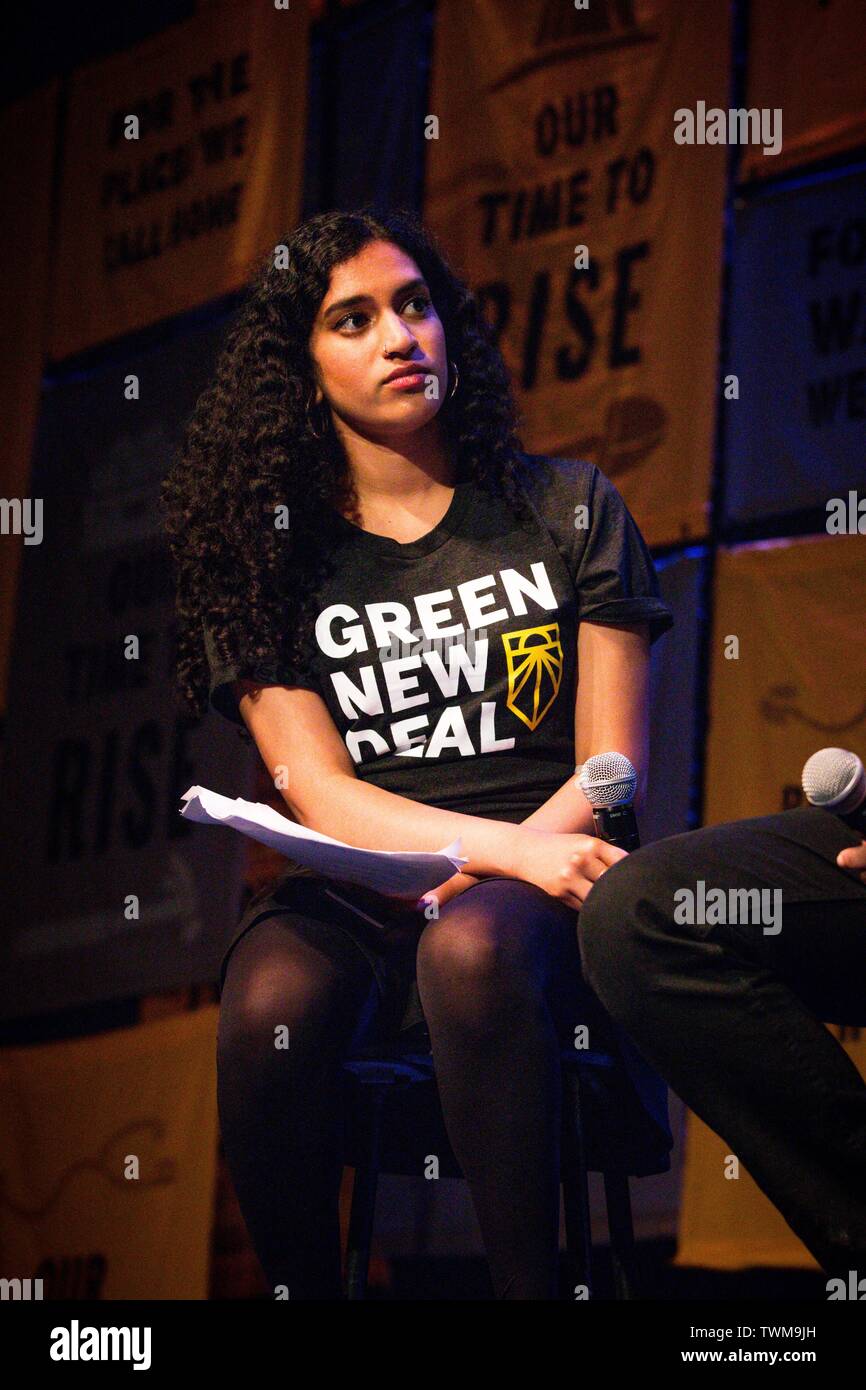 Sunrise movement green new deal hi-res stock photography and images - Alamy